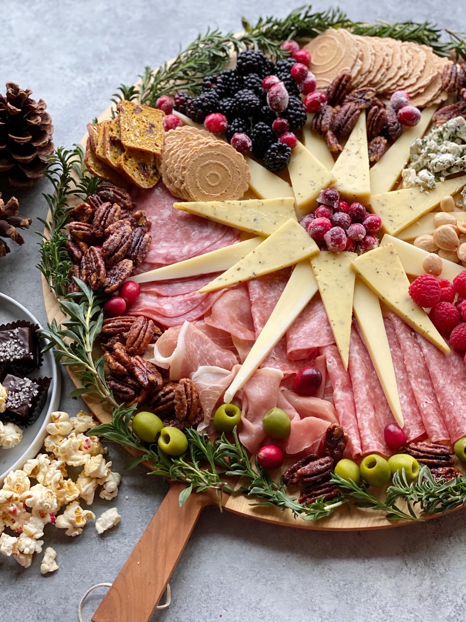 Festive Christmas Charcuterie Boards And Appetizer Snack Platters For ...